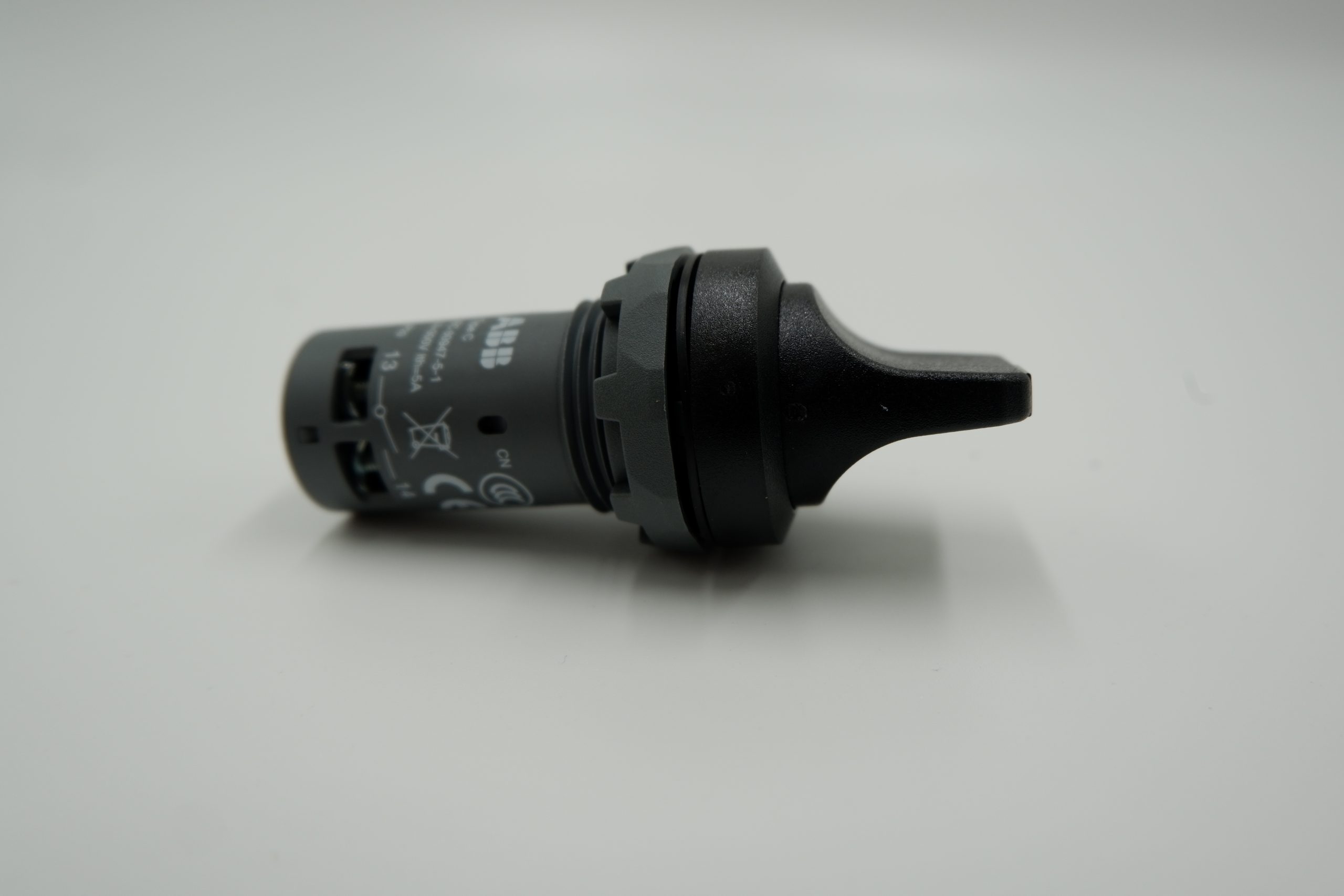 ABB - SELECTOR SWITCH 3 POSITION 2 NO C3SS1-10B-20 - THAIMMI